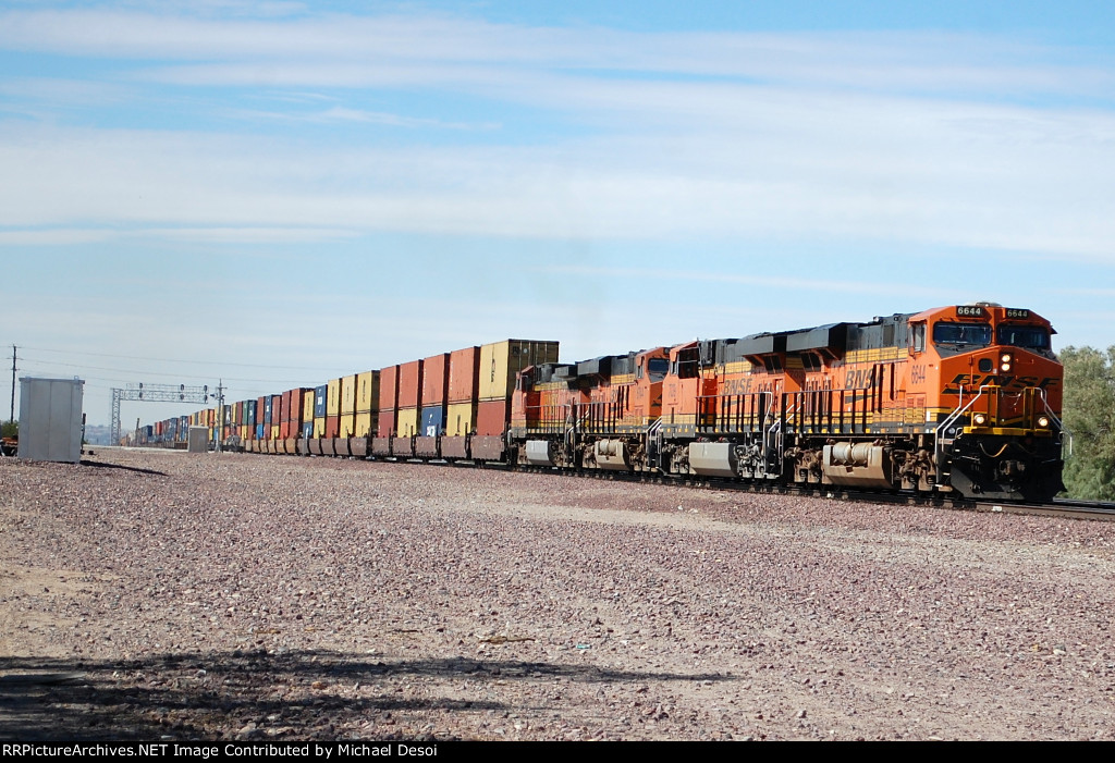 BNSF ES-44C4 #6644 leads an eastbound intermodal